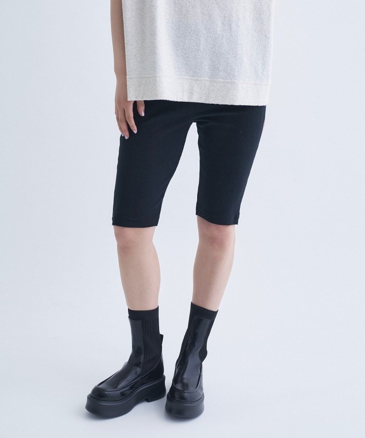 CODE A（コードエー）Robert P. Miller｜Prib Half Leggings洗練されたタイトシルエットが描く、大人の都会派ハーフレギンス。【デザイン】RobertP．Millerのファン待望のアイテム、膝上丈のハーフレギ...