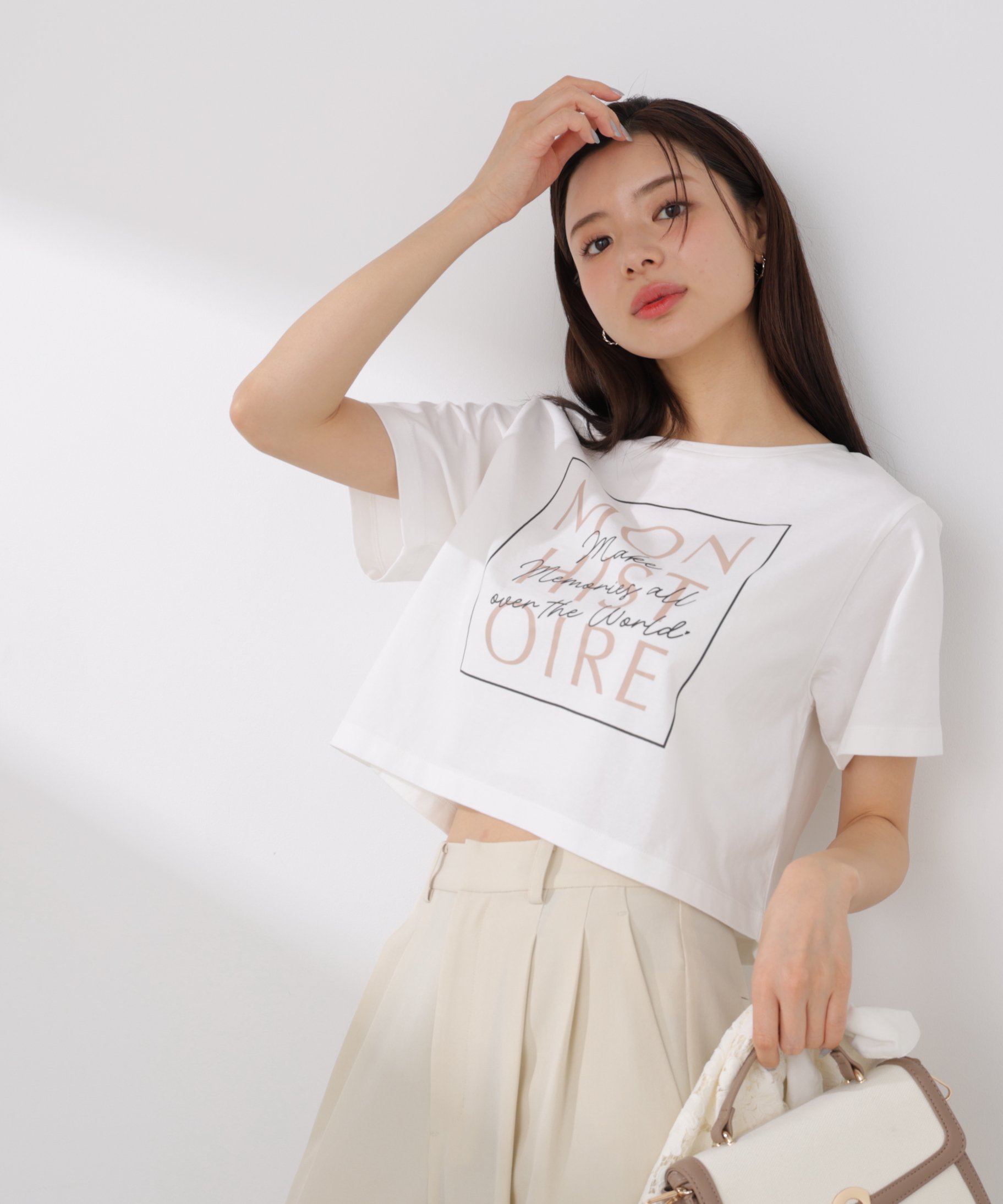 PROPORTION BODY DRESSING（プロポーションボディドレッシング）短丈ロゴTシャツ程よい短丈で着こなしやすいロゴTシャツ。シンプルなロゴデザインで、デイリーに着回せます。リラクシーパンツやスカートと合わせてフェミニンカジュ...