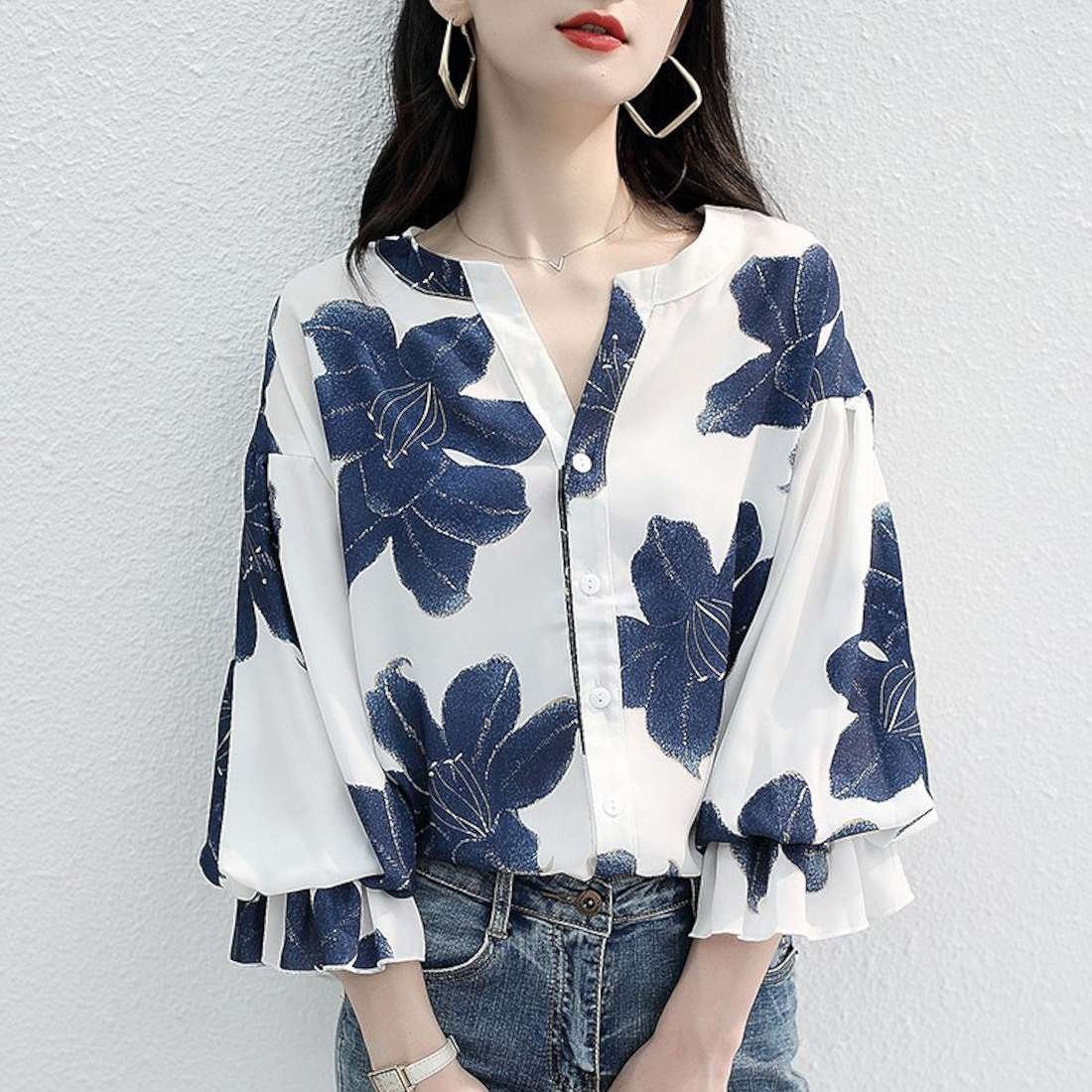 maison de LATIR（メゾンドラティール）一枚で華やぎコーデが完成!ふんわりバルーンスリーブ花柄立体感シフォンブラウス2026春・夏必須の新作アイテム一枚でサマになる、女性らしい立体シルエットのバルーンスリーブブラウス。■商品説明...