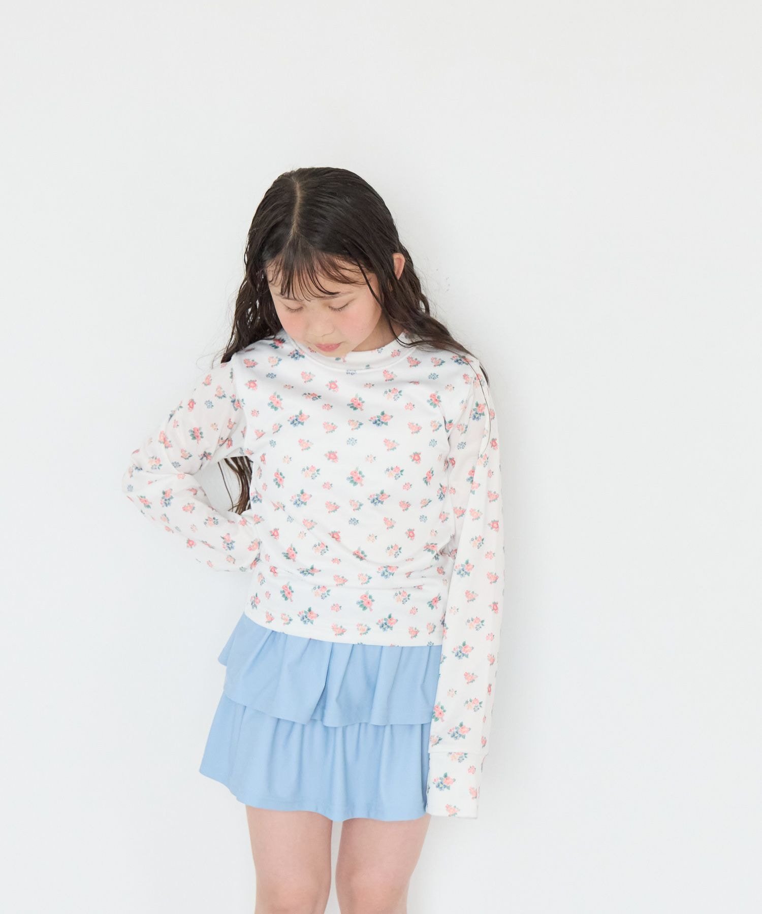 LOWRYS FARM（ローリーズファーム）【160-170サイズ】SWIM/フラワーSETUPーーー■デザイン■毎年人気のガールラッシュガードのセットアップ。今年はハナガラデザインとカラー配色をアップデート！ガーリーだけど落ち着いた印象で...