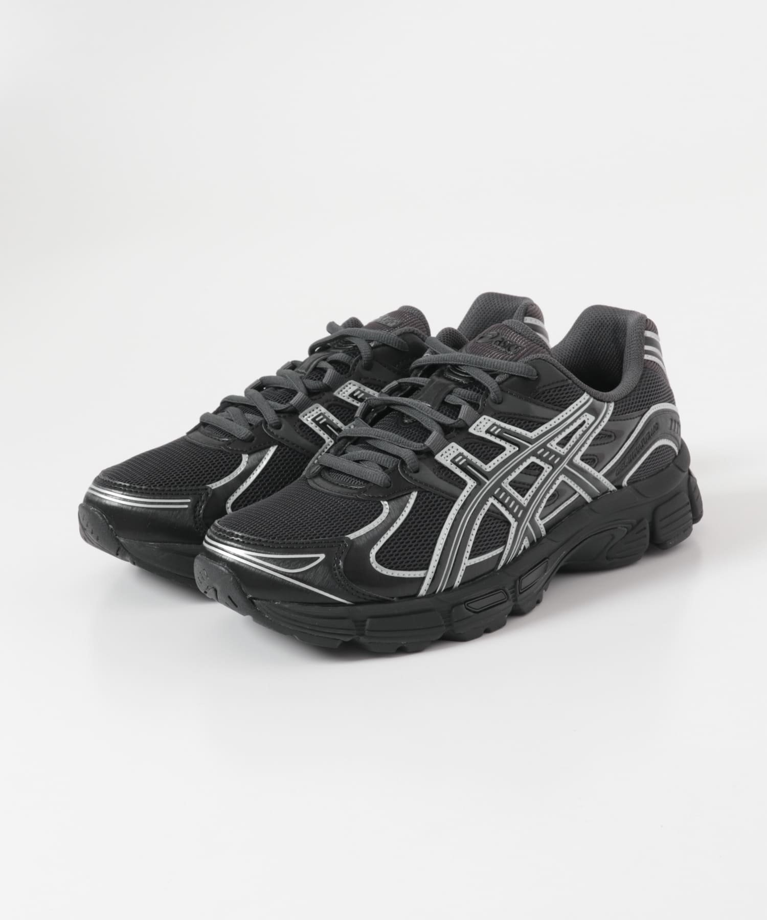 URBAN RESEARCH DOORS（アーバンリサーチドアーズ）ASICS GEL-STRATUS MC 店舗にてお問い合わせの際は、下記の品番をお申し付け下さい。 品番：CD26310-1170051 存在感のあるデザインで、足元を引...