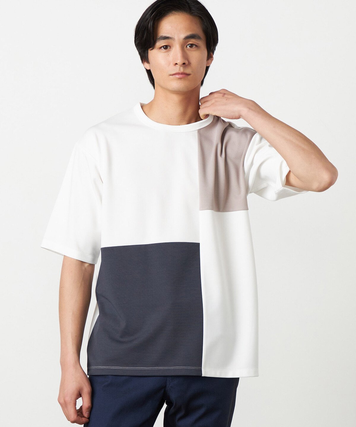 COMME CA ISM（コムサイズム）【吸水速乾】フェイクレイヤード ブロッキングTシャツ《デザイン》イズムの人気アイテム！ブロッキングTシャツ。ベーシックなボディにカラーの切り替えを入れてデザインしたクルーネック半袖Tシャツです。コーデ...