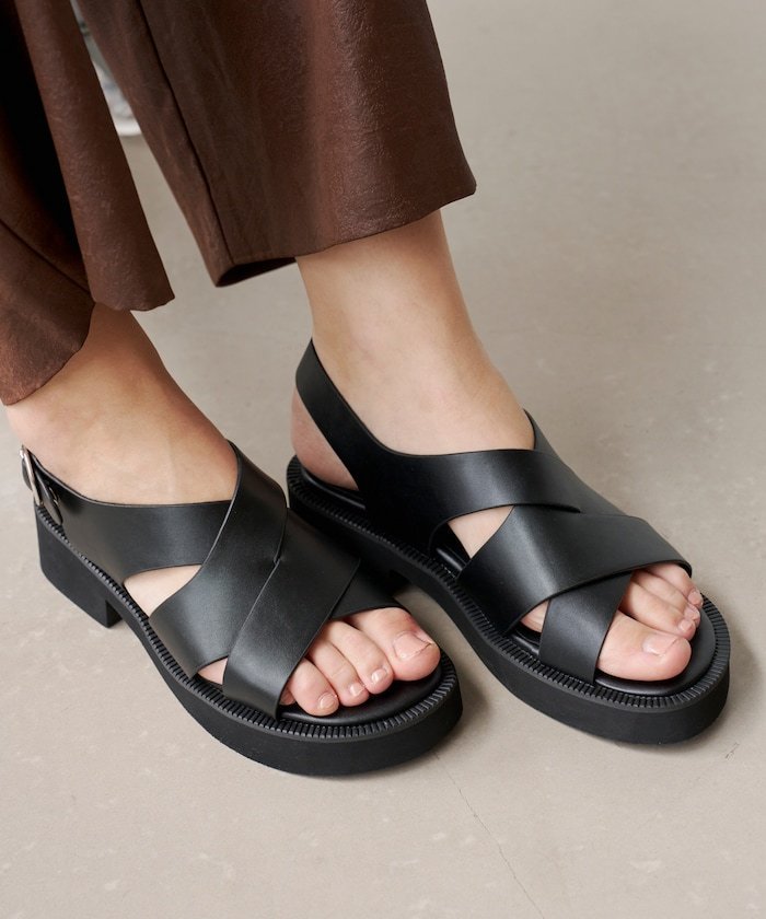 FREAK’S STORE（フリークスストア）ワイドクロスサンダル2026 Spring ＆ Summer item安心のホールド感とベーシックなデザイン●幅広のクロスデザインアッパーと程よいヒール高で汎用性の高いサンダル●ヒールにはサイズ...