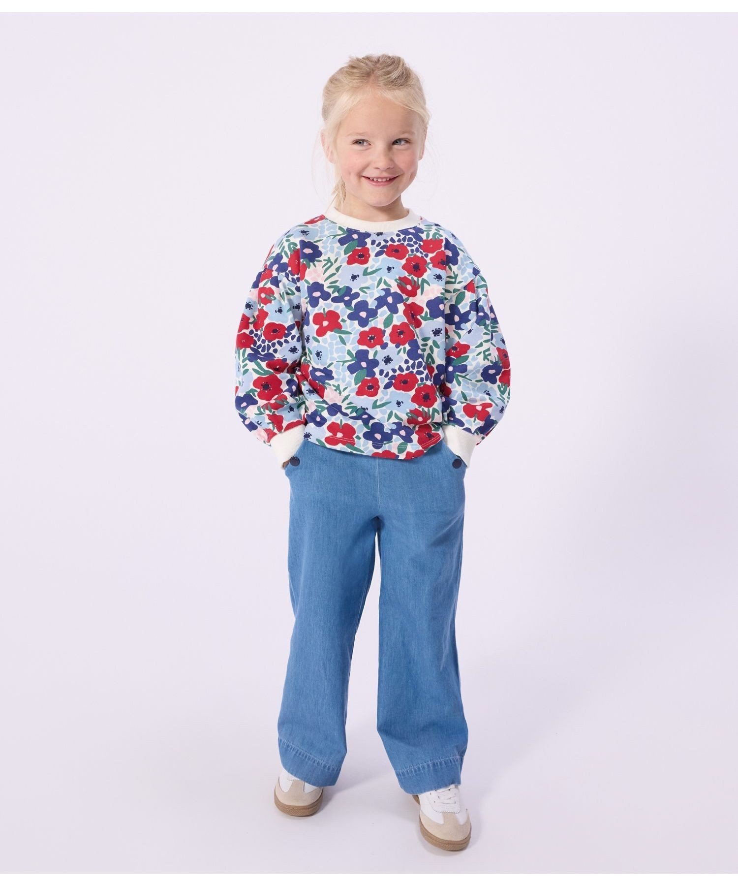 PETIT BATEAU（プチバトー）フラワープリントスウェットプルオーバー鮮やかなフラワープリントが印象的な長袖プルオーバーです。デニムなどと合わせたカジュアルスタイルと相性がとてもいい人気のアイテムです。きょうだいでお揃いコーデも楽しめ...