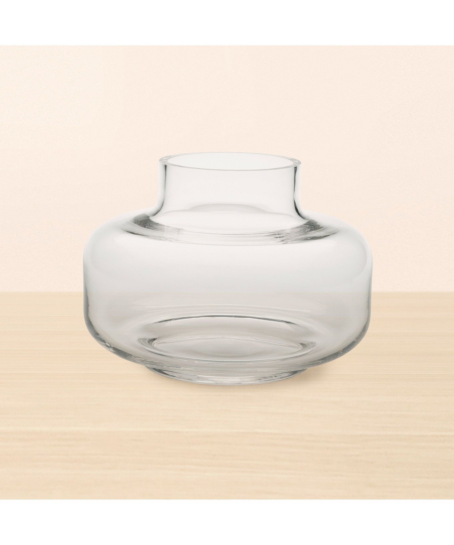 Marimekko（マリメッコ）フラワーベース Urna＊こちらの商品は、製造工程中に気泡が入る場合があります。予めご了承ください。アーティスト、カリーナ・セス‐アンダーソンとのコラボから生まれたフラワーベース。美しいカーブを描いた繊細でモ...