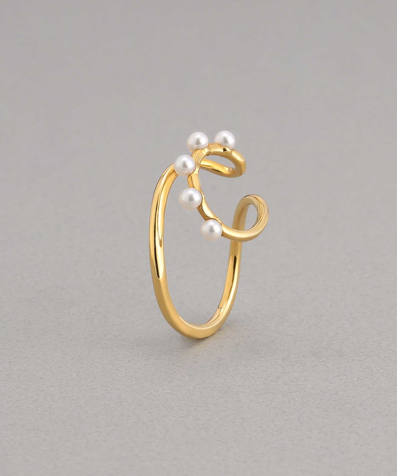 PLUS VENDOME（プラス ヴァンドーム）PEARL_イヤーカフ顔まわりにやさしく寄り添う左耳用のイヤーカフSILVER925の丸みを帯びた線に顔写りの良いK18イエローゴールドをコーティングしホワイトカラーの淡水パールを5石セッティ...