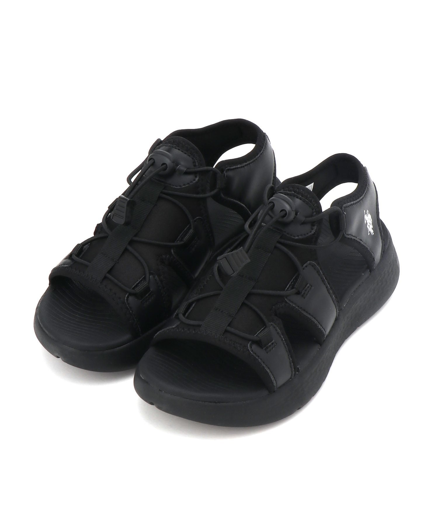JEANS MATE（ジーンズメイト）U.S. POLO ASSN./(W)厚底 サンダル PLL00789足の露出は控えめなので裸足でも靴下着用でも履ける仕様。厚底のソールとクッション性の高いフットベッドがランニングシューズ同等の軽さと履...