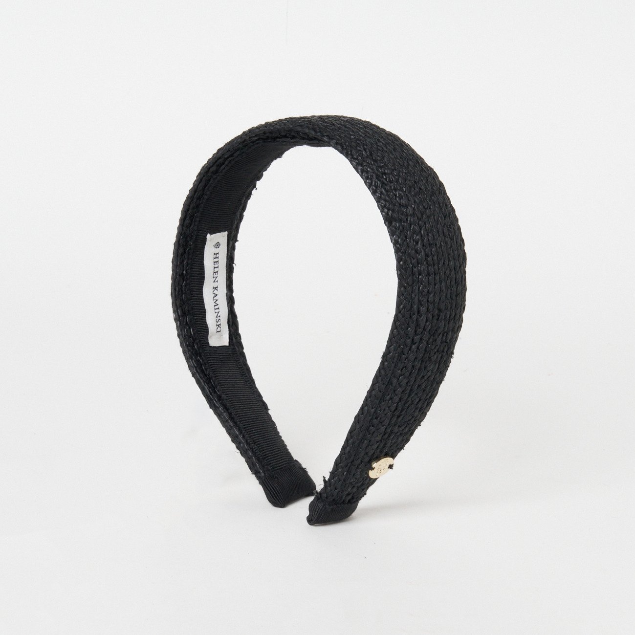 HELIOPOLE（エリオポール）RAFFIA BRAID HEADBANDラフィアブレードを使用した軽やかなヘッドバンドです。自然な素材感を活かしたデザインで、長時間でも心地よく着用できます。【HELENKAMINSKI/ヘレンカミンスキ...