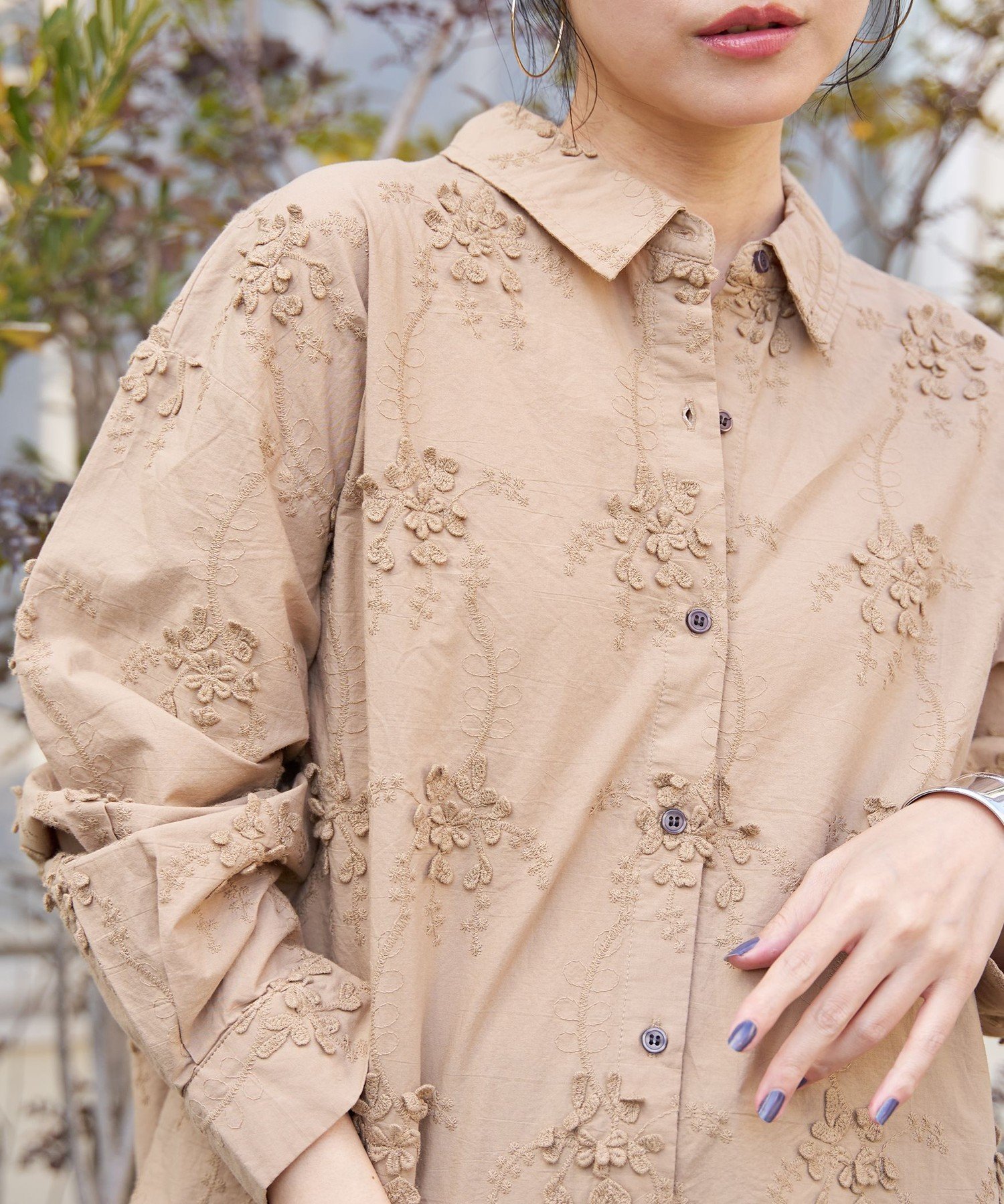 coen（コーエン）3Dフラワー刺繍 ロングスリーブシャツ〈coen26SScollection〉ふんわり立体、すっきりシルエット。毎日に映える3D刺繍シャツ。素材、混率別でカラー・柄違いのアイテムもございます。：3Dフラワー刺繍ロングスリ...