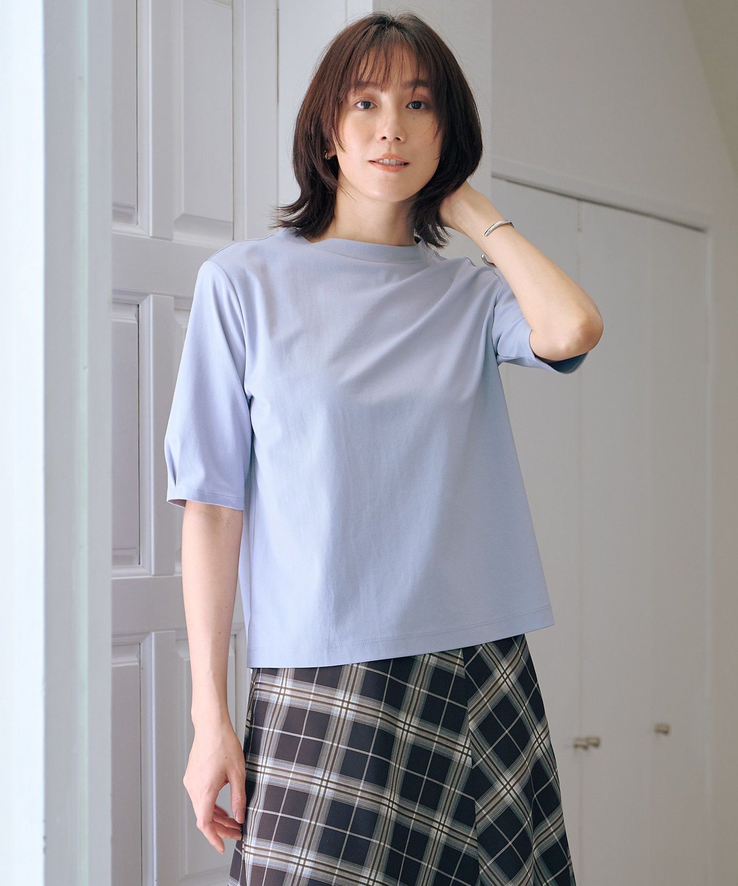 J.PRESS（ジェイプレス）【洗える・抗菌防臭・接触冷感・吸水速乾】ドライポンチ モックネック カットソー1枚でも重ね着でも！着こなし自在なきれいめモックネックカットソー■デザイン暑い時期にはさらりと1枚で、涼しい時期にはインナーとしても...