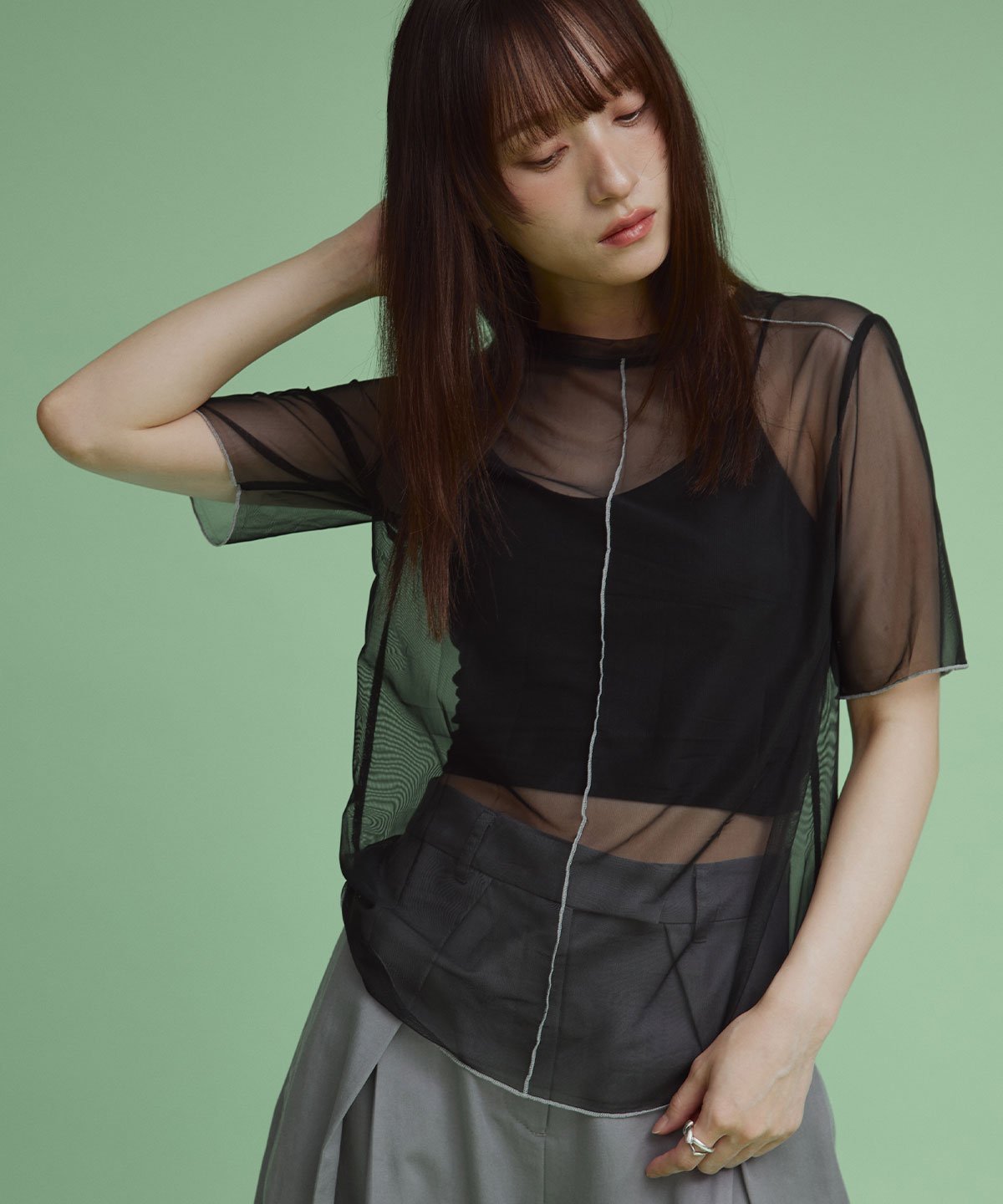 W:Huku（フーク）配色パイピングシアートップス配色パイピングシアートップス-Design-配色のパイピングラインが個性をプラスしてくれる半袖シアートップス。季節感のあるシアートップスに、スポーティーなラグランラインを施しました。付かず離...