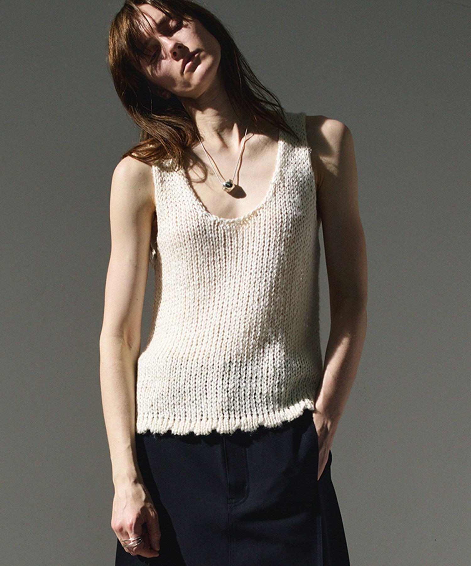 ADAM ET ROPE'（アダムエロペ）【EMOELLE】シルクリネンニットトップ◇26SS◇ADAMETROPE'EMOELLE【Material】シルクと麻を贅沢に使用した太番手のファンシーヤーンを使用。光沢のある上品なシルクの見た目...