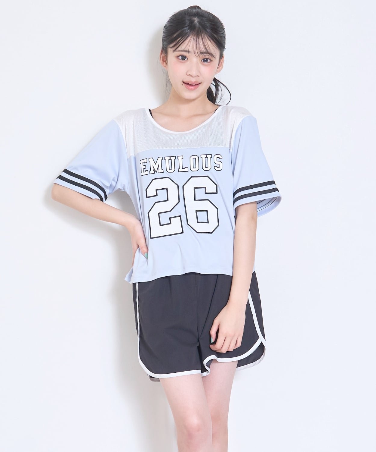 NARUMIYA ONLINE（ナルミヤオンライン）【SWIM】ナンバーメッシュ4点セット水着メッシュ切り替え半袖Tシャツ、ショートパンツ、上下インナーの4点セットのスイムウェアです。トップスのTシャツはメッシュ生地のナンバーデザインのアッ...