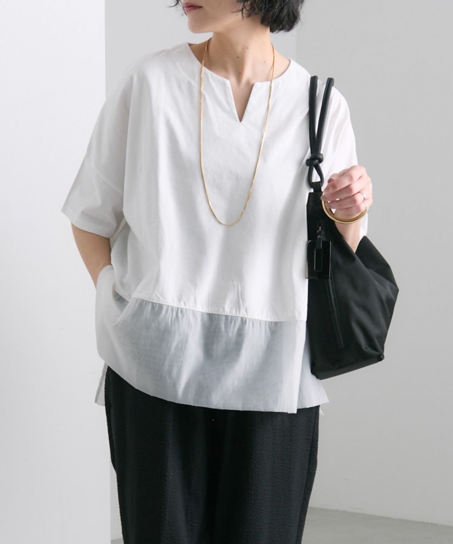 ear PAPILLONNER（イア パピヨネ）裾シアーTシャツ26【SUM1 STYLE】体型カバーしつつも軽やかな印象！スリット入りシアー裾&times;キーネックのデザイントップス■デザイン・着心地・昨年人気のトップスが今年も登場・グ...