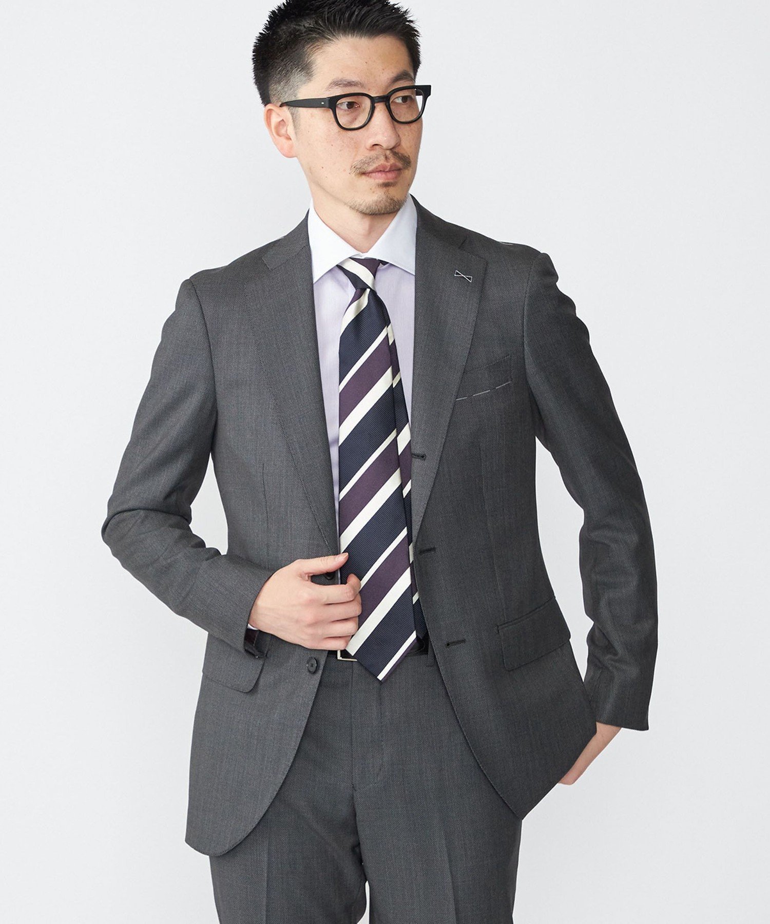 SHIPS（シップス）SHIPS: LORO PIANA バーズアイ スーツSHIPSDRESSLoroPiana社365シリーズのバーズアイ生地を使用したスーツ【素材特性】イタリアの老舗メーカーLoroPiana(ロロ・ピアーナ)社の生地...