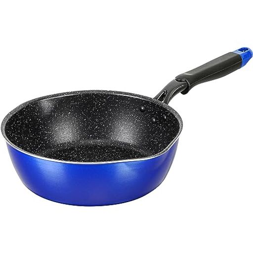茹でる・炒める・焼く・揚げる・煮る 商品サイズ:約 幅45.5x奥行26x高さ11.5cm、重量:約630g 鍋の高さ:約8cm 本体:アルミニウム合金、内面:ふっ素樹脂加工、外面:焼付塗装、はり底:ステンレス鋼 満水容量:約3.1L 生産...