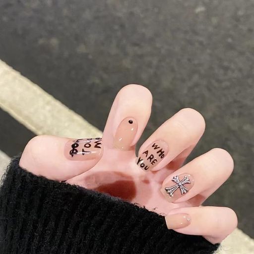 【ネイルシールで完璧な指先を演出】ネイルサロンに行かなくても、ネイルシール1枚で簡単にネイルを完成できます。当社のネイルシールは高品質の素材を使用しており、貼りやすく、耐久性があります。それぞれのネイルシールにはユニークなデザインがあり、指...