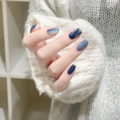 【内容】ネイルチップ24枚、両面テープ24枚、アルコール綿付属ウッドスティック爪ヤスリ1枚。私たちはすべての顧客に満足できる製品とサービスを提供することに力を入れています。製品に不満や欠陥のある商品を受け取った場合、商品を受け取ってから30...