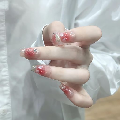 【内容】ネイルチップ24/30枚、両面テープ24枚、アルコール綿付属ウッドスティック爪ヤスリ1枚。私たちはすべての顧客に満足できる製品とサービスを提供することに力を入れています。製品に不満や欠陥のある商品を受け取った場合、商品を受け取ってか...