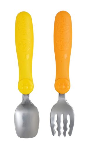 日本製 小さな手でも握りやすく、えんぴつ持ちにも移行しやすい形状です。 スプーンはすくいやすくお口に入れやすい形状。 フォークは麺が落ちにくい波型形状です。 お子さまの食べたい気持ちをサポートします。