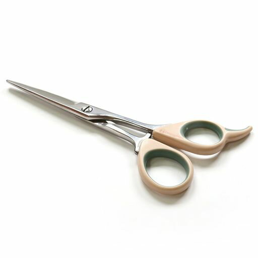 切れ味が良くカットしやすいカットバサミ 刃にステンレスを使用。 刃先が丸い安心形状 足回り、顔まわり、お尻回りなどのちょっとしたカットにも便利。 ドギーマンのペット美容室。犬猫用。ラバーグリップ・抗菌。耐熱温度:80°C耐冷温度:-20°C。