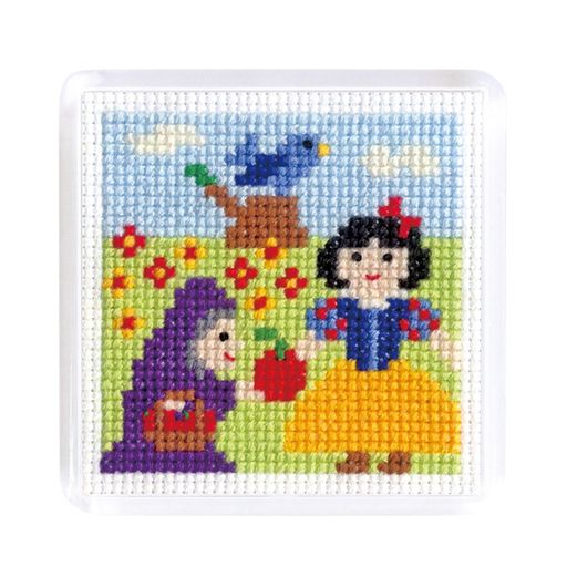 セット内容:25番刺繍糸、刺繍布(オリムパスNo.3900布アイーダ)、マグネット付アクリルケース、刺繍針、図案付説明書 用意するもの:はさみ 出来上がりサイズ:外径約縦6.4cmx横6.4cm、内径約縦5.8cmx横5.8cm 難易度:初...