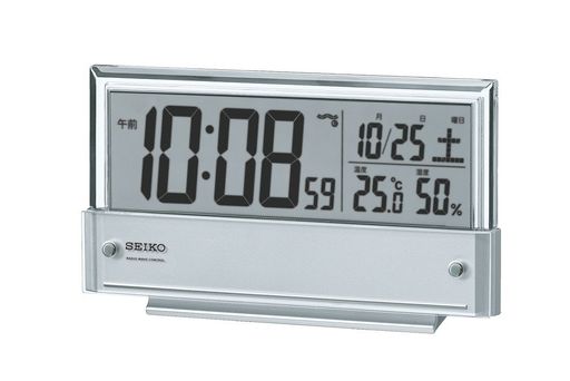 サイズ:10.7x19.0x4.1cm 本体重量:0.27Kg 素材・材質:プラスチック枠(シルバーメタリック塗装)、前面プラスチック 生産国:中国 ムーブメント:電波修正機能(40kHz/60kHz自動選局)/電波OFFつき 付属品:電池...