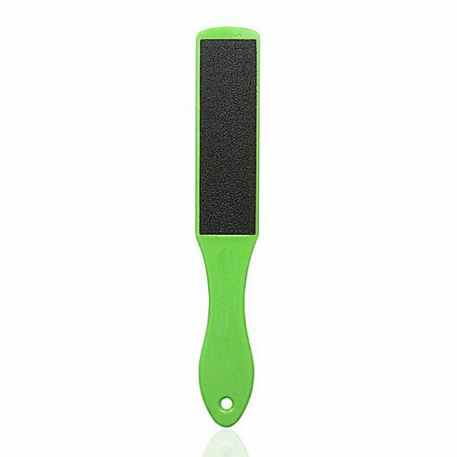 製品仕様】:包装内容:フットファイル足用角質除去1個、サイズ:27*4.2cm、重量:45g、色:緑色。 【製品材質】:PS+高級サンドペーパー採用しているため、繰り返し使用しても削れ性能が持続し、劣化が少ない耐久性に優れた製品です。1本で...