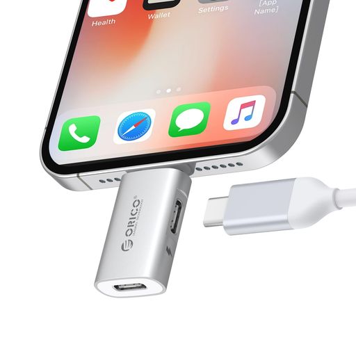 【2in1設計】 データ転送と充電が同時に可能 USB-Cメス端子と充電用Type-Cポートを搭載。OTGによるデータ転送をしながら、iPhoneの充電が同時に行えます。 ※ご注意:本製品はデータ通信/充電専用であり、イヤホン変換アダプタと...