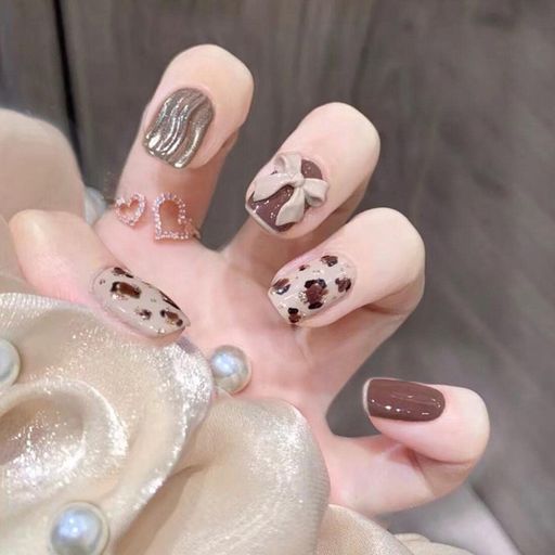 桜【商品内容・サイズ】ネイルチップx24枚+ネイル用両面テープx24枚+ウッドスティックx1本+爪やすりx1個。アジア人の爪のサイズを調査して作られたチップが24枚&amp;12サイズ入ります、いつでも楽しめます。 桜【安全】エコ材料を採用...