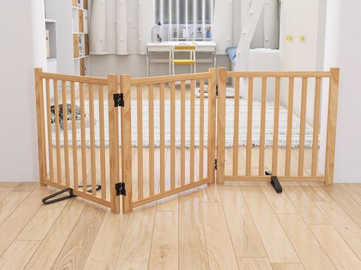 【ペットゲート·商品仕様】材質:純天然の木材。色:原木色。展開時サイズ(約):高さ58cmx幅175cm。収納時サイズ(約):高さ58cmx幅58cm。セット:パネル3枚、滑り止めシート6個、鉄製補助スタンド2個。 【環境に優しい素材】天然...