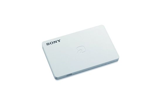 非接触ICカードリーダー/ライター 2重シールド 消費電流 : 通信動作時最大500 mA 動作電圧: DC 5 V(USB受電時) 本製品はリチウムイオンバッテリーを内蔵しており、同梱のUSBケーブルで繰り返し充電できます。