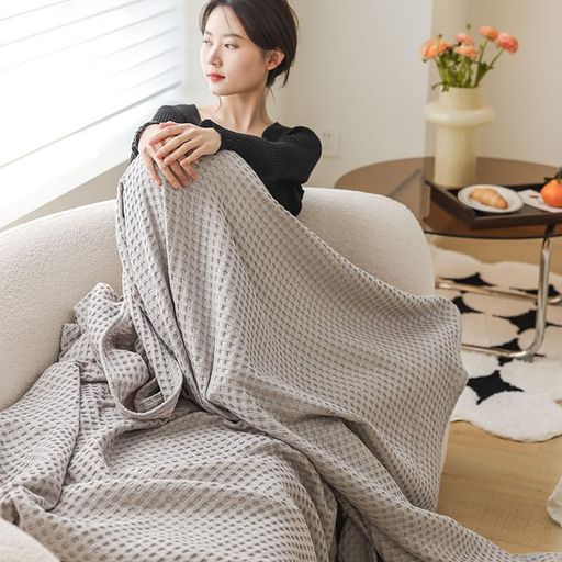 【ワッフルケット構造】立体的なワッフルケット構造で、接触面積を最小限に抑え、体の周りの空気を微細に循環させることで、暖かさと通気性、さらには湿度の排出と乾燥性を実現します。 【全棉材質】全棉製のタオルケットで、荧光剤を含まない、敏感肌の方で...