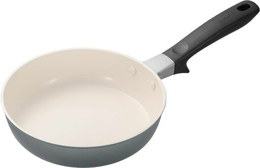 中火以下の温度で肉や野菜を焼く、炒める、炒め物などの調理 【肉はジューシー、野菜はシャキッと仕上げる】セラミック加工は熱まわりが良く、遠赤外線効果によって、肉料理をジューシーに、魚はふっくら、野菜炒めをシャキッと仕上げます。汚れが付きにくく...