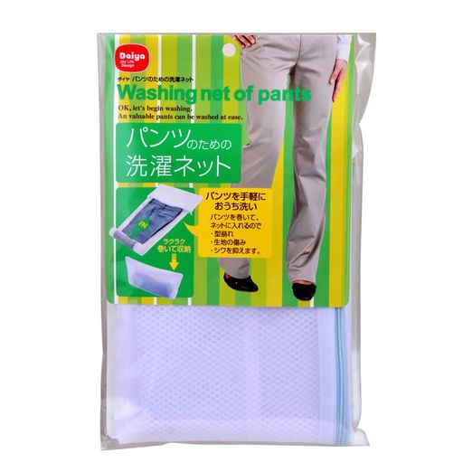特長1:パンツを巻いて入れるだけで、手軽におうち洗いができる洗濯ネット 特長2:ネットの中で片寄らないため、しわや型くずれを軽減できる 特長3:洗濯物同士の摩擦を防ぎ、生地やボタンの傷み、縫い目の裂けをおさえる 特長4:衣類を傷めにくい、縫...