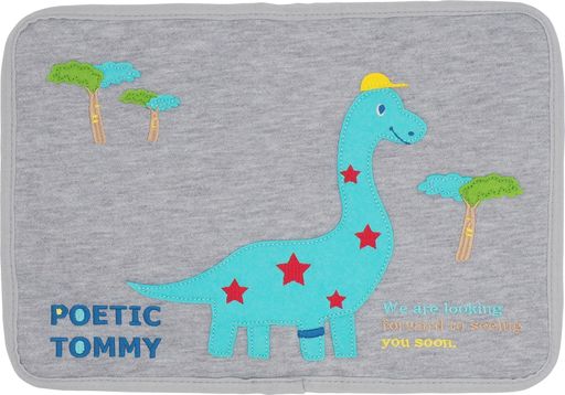 アップリケと刺繍が自慢のマルチケース。家計管理、お薬手帳管理、母子手帳、診察券の収納にオススメです。 トミー...穏やかで陽気な性格のプラキオサウルス。イースター島出身。好きな食べ物はシェイプアイス。盆栽を育てるのが趣味。特技はドラム。 サ...