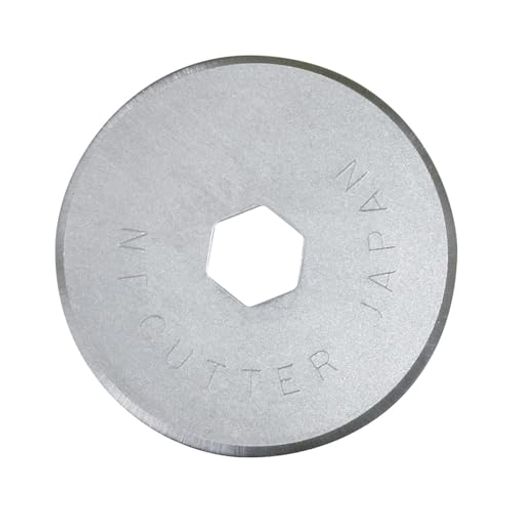用途:ローリングカッター専用替刃 直径:28mm タイプ:曲線切り 刃厚:0.30mm 入数:2枚 使用本体:RO-1P・RO-2P・SK-2P・WA-2P 材質:SKS-7 原産国:日本
