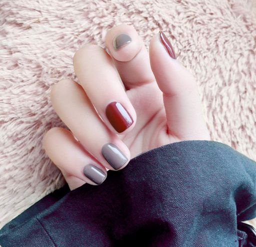 予備チップを含めて24枚入り+接着剤ステッカー。24枚の爪&amp;12別サイズ着用するのに適した10サイズを選択できます。今だけ、ネイルチップ用の両面テープもついているので何度でも、楽しめます!! 使いやすいチップ!やわらかくてヒビ割れし...