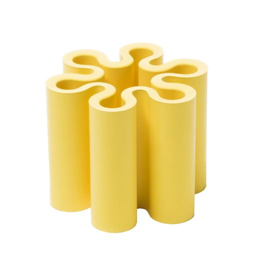 水たまりをイメージしたコンパクトで場所を取らない傘立てです。 豊富なカラーバリエーションで玄関のコーディネートを楽しめます。 中央に開いている直径3.5cmの穴にも傘が収納できます。 玄関の狭い住宅でも場所をとりません。 製品サイズ:W12...