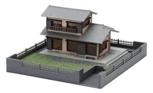 瓦屋根の庭付き一戸建て住宅