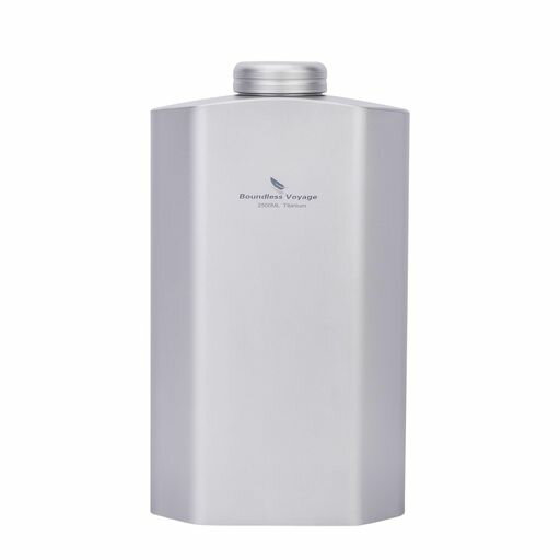 水 【商品詳細】:材質:純チタン、 サイズ(約):15.9x7x28cm、厚さ:約0.8mm、容量(約):2500ml、重量(約):508.5g、セット内容:本体2500mlボトルx1+ボトルカバーx1 【高純度チタン水筒】:海水や塩水に強...
