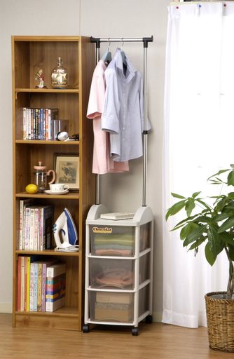 サイズ:約33x44x180cm 本体重量:約4.7kg 材質:PP・ステンレス巻きパイプ 原産国:日本 パイプハンガー耐荷重:約6kg パイプハンガー高さ:約110cm 引出し内寸:約26x38.9x18.6cm