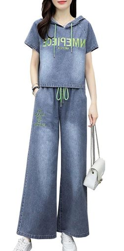 お外でもお家時間でもリラックスできる上下セットです。お袖がふんわりトップスと、楽チンなジャージ素材のウェストゴムのシンプルなパンツのセットアップです。 シンプルでおしゃれなレディースジャージ上下セットで、柔らかな素材だから、動きやすく快適な...
