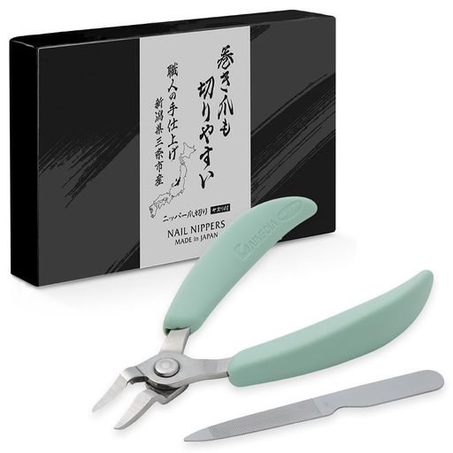 【商品仕様】商品サイズ/爪切り:(約)5.5x12.5x1.8cm、爪ヤスリ:(約)9x1x0.06cm、重量/爪切り:54g、爪ヤスリ:4g、セット内容/爪切り・専用安全キャップ・爪ヤスリ、材質・成分/爪切り・バネ:ステンレス鋼、ハンドル...