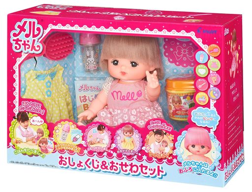 (C)メルちゃん 対象年齢:3才以上 お風呂に入ると髪がピンクになる セット内容:ショートヘアメルちゃん本体(おむつ付)、ワンピース2着、ベビーフード、スプーン、ミルクびん、スタイ、ブラシ、ミニブック 「ミルク」「おしょくじ」「おむつがえ」...