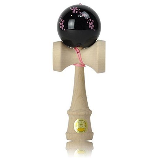 製造メーカー/山形工房 サイズ/玉:直径6cm 全長:18cm けんの長さ:16cm 素材/本体:自然木(国産ブナ材) 玉:自然木(国産サクラ材) 糸:ナイロン繊維 原産国/日本製(MADE in JAPAN)