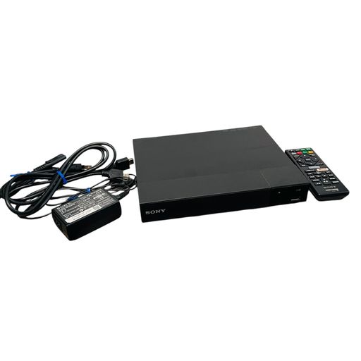 ヨコ幅約23cm、場所をとらずAVラックの中にスマートに収納可能 付属:コンパクトリモコンRMT-VB101J(1個)、リモコン用単4形乾電池(2本)、ACアダプター(1個)、電源コード(1本) DVDもハイビジョン映像に高画質化 HDMI...