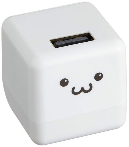 家庭用コンセントからデジタルオーディオプレイヤーを充電できるAC充電器です。 コンパクトなキューブ型で、急速充電できる高出力タイプとして国内クラスを実現しています。 デジタルオーディオプレイヤーに付属もしくは対応する充電用USBケーブルを使...