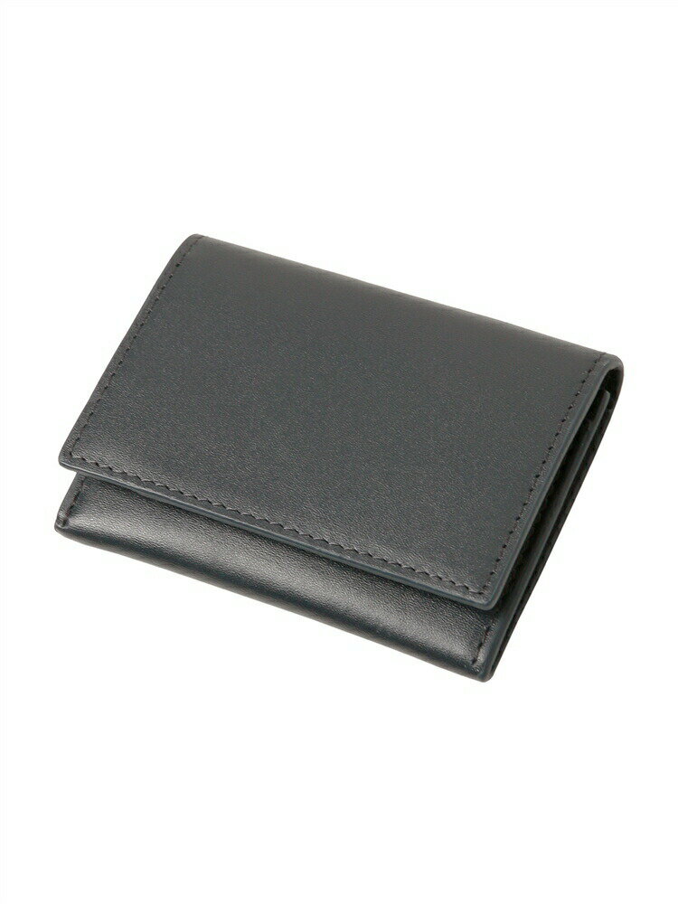 レザーの質感を生かしたミニマルで上質感のあるカードケース。カードをスムーズに出しやすいようカッティングに工夫を凝らしており、スマートな所作に導きます。・ワンカラーのシンプルなデザインと、サッと取り出せる内装設計が魅力・マットな質感の中にほど...