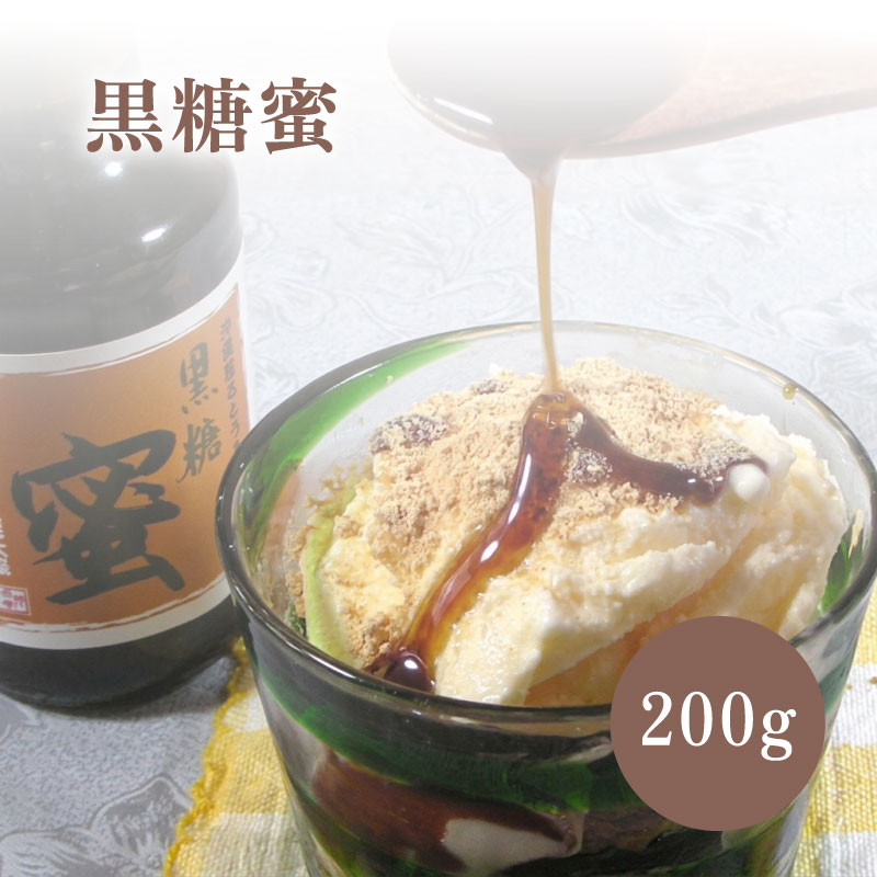 　 商品説明 契約農家が栽培したさとうきびの一番搾り汁をじっくり煮詰め製造した黒糖を原料とした黒蜜。 さとうきびの豊富なミネラルと風味をそのまま残しました。添加物は一切使用せず、まろやかな自然の甘味に仕上がっています。 ※黒糖を作る前段階の...